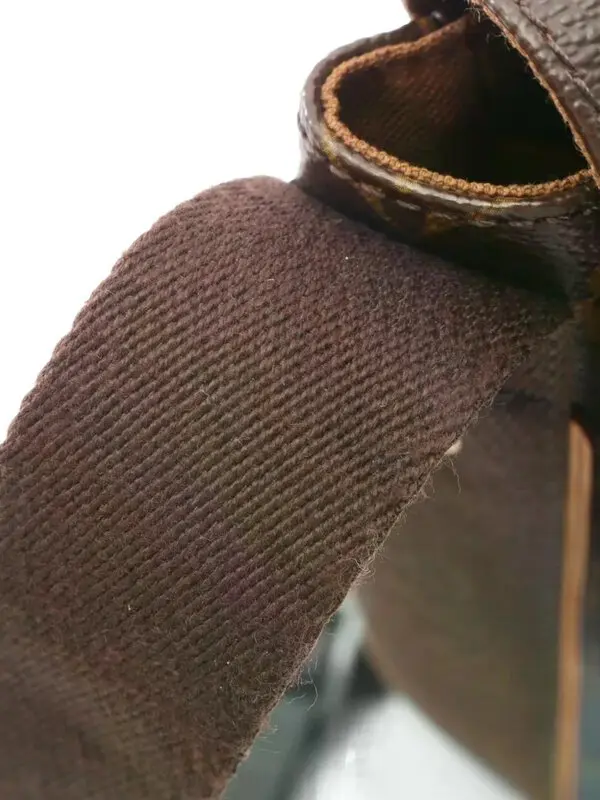 LOUIS VUITTON Beaubourg Monogram Messenger Bag
