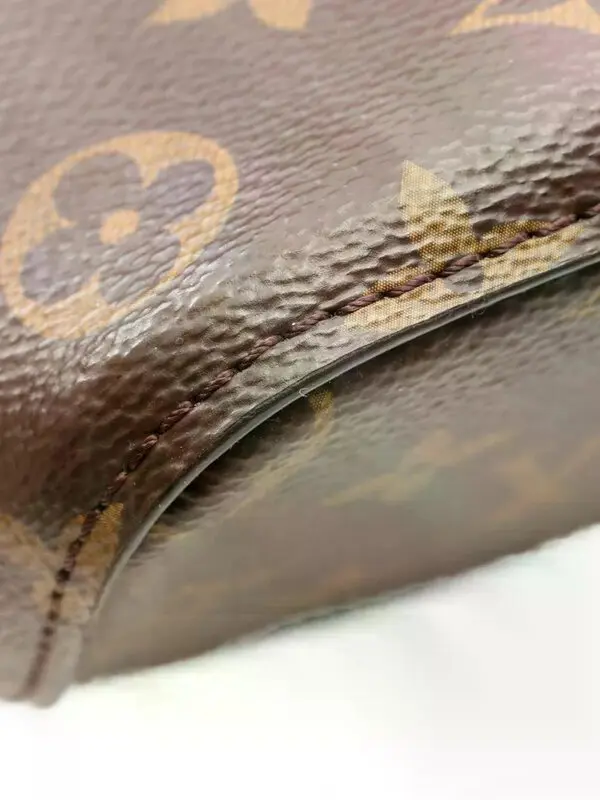 LOUIS VUITTON Monogram Canvas Neoné Shoulder Bag - Brown