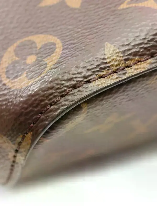 LOUIS VUITTON Monogram Canvas Neoné Shoulder Bag - Brown
