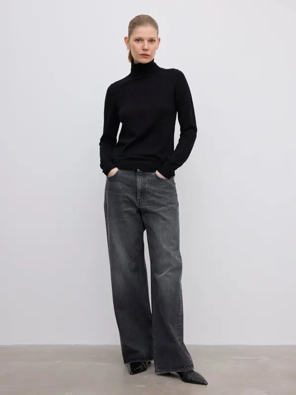 HOUSE OF DAGMAR Cashmere Turtleneck