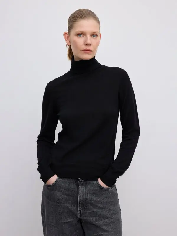 HOUSE OF DAGMAR Cashmere Turtleneck