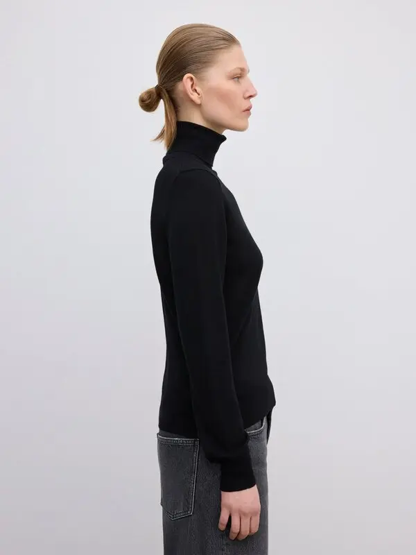 HOUSE OF DAGMAR Cashmere Turtleneck