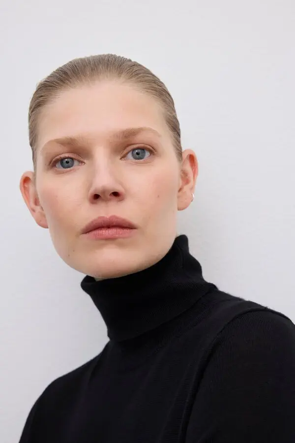 HOUSE OF DAGMAR Cashmere Turtleneck