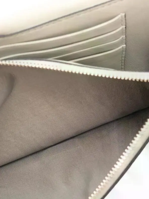 Valentino Garavani 2010s Rockstud Chain Wallet