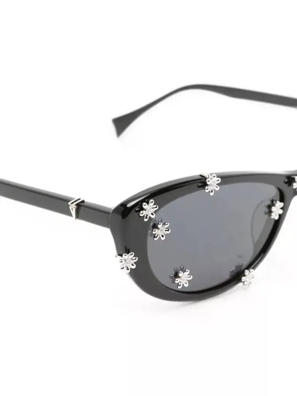 YVMIN Flower-embellished Cat-eye Sunglasses
