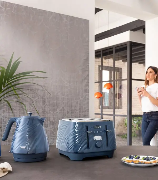 DE'LONGHI Ballerina Seta Kettle - Blue