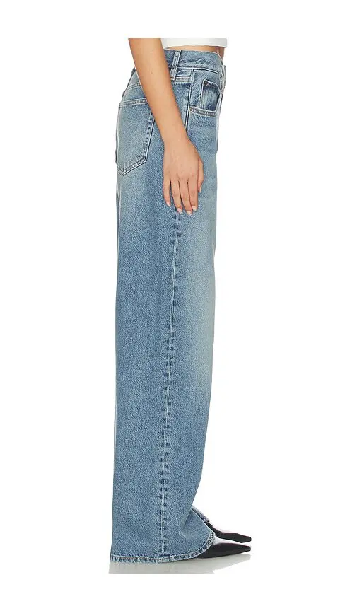 FRAME The Pixie Petite Leo Jeans In . Also