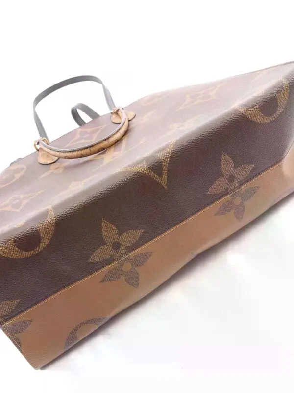 LOUIS VUITTON 2021-2026 Monogram Reverse Giant Onthego Gm Satchel