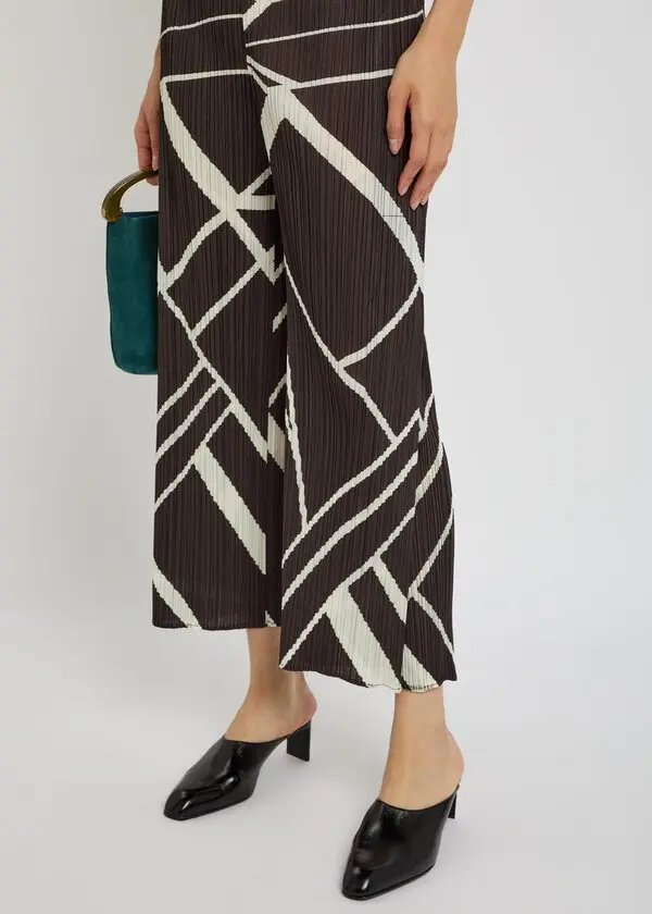 Issey Miyake Pleated Printed Woven Cropped Trousers