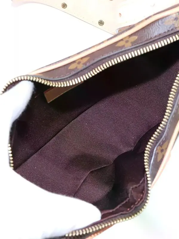 LOUIS VUITTON 2021-2026 Monogram Croissant Mm Shoulder Bag