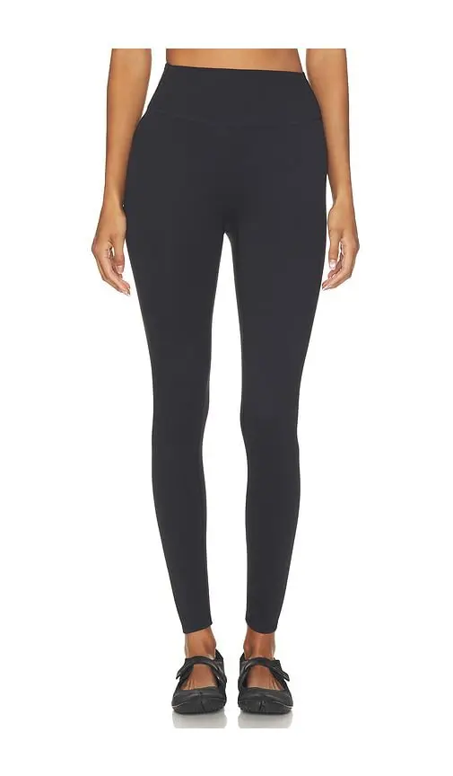 NIKESKIMS Legging In . Also