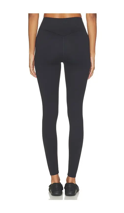 NIKESKIMS Legging In . Also
