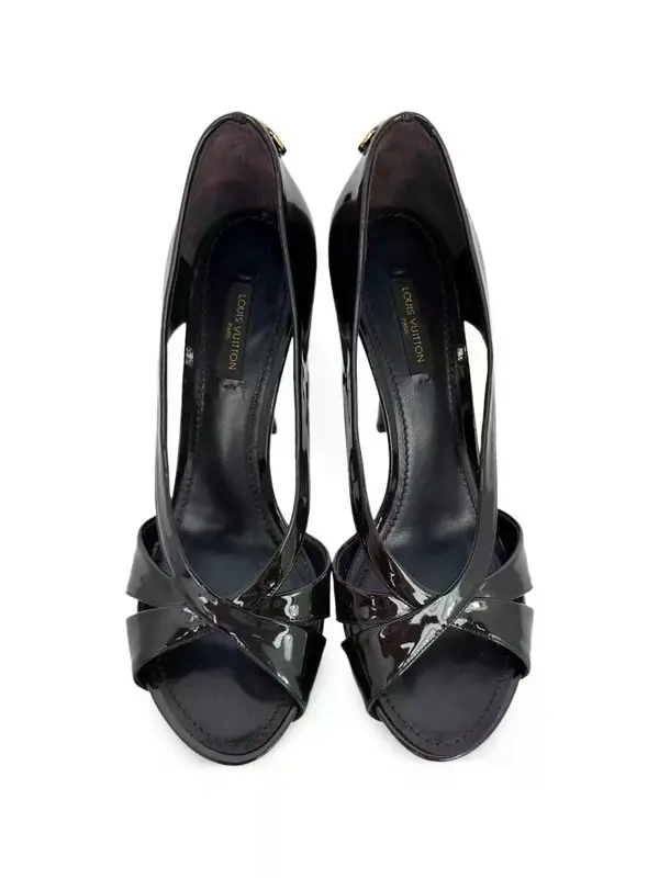 LOUIS VUITTON Patent Leather Lock-detail Pumps