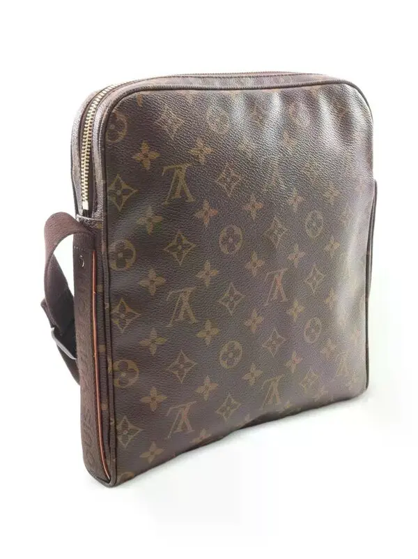 LOUIS VUITTON Monogram Trotteur Beaubourg Shoulder Bag