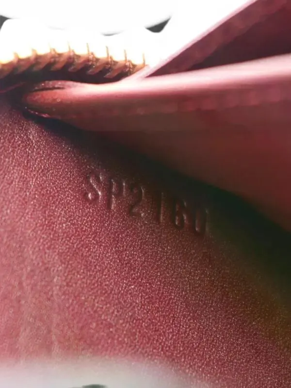 LOUIS VUITTON 2010 Zippy Monogram Vernis Wallet