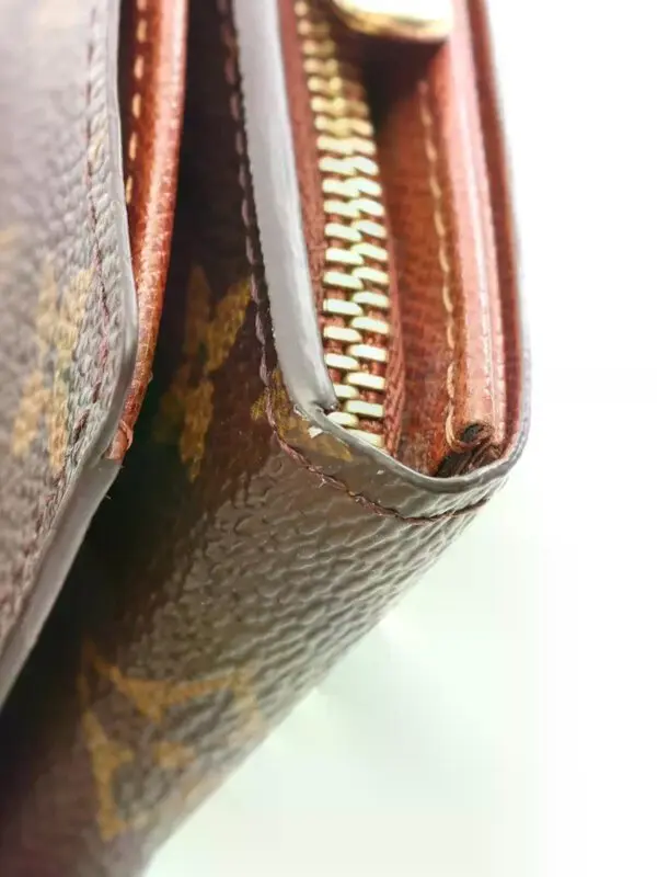 LOUIS VUITTON 2001 Monogram Bi-fold Wallet