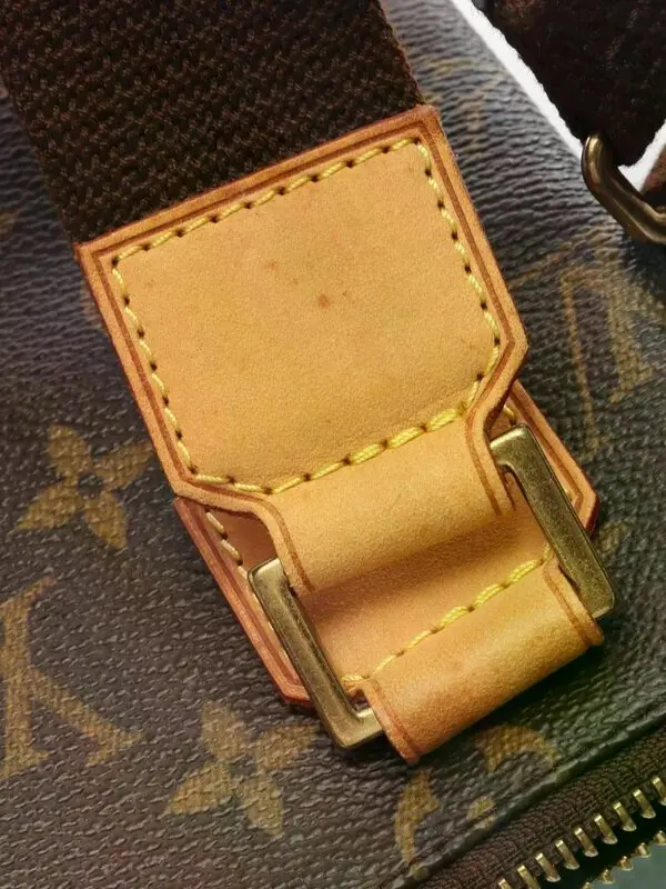 LOUIS VUITTON 2009 Monogram Pochette Bosphore Shoulder Bag
