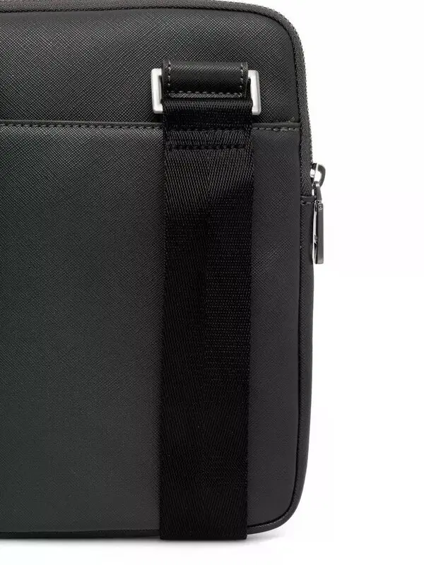 Guess Logo-plaque Messenger Bag