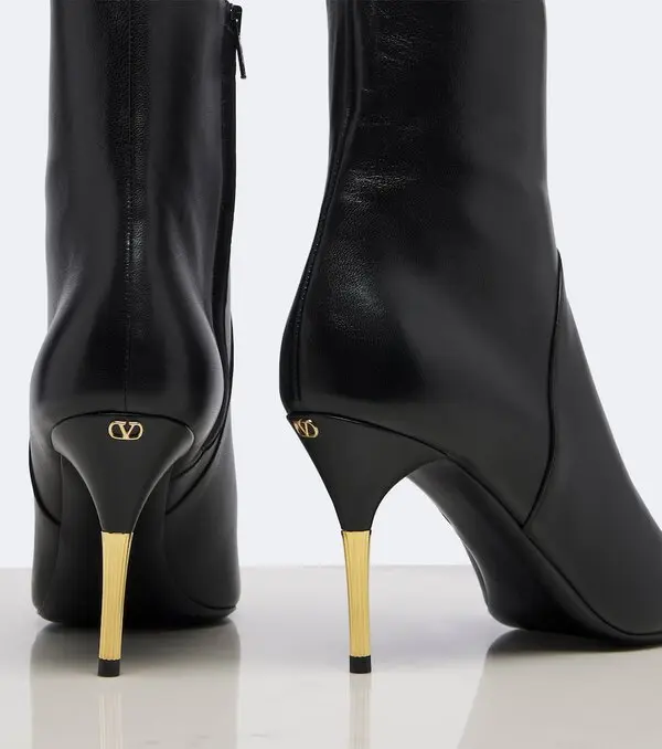 Valentino Garavani Sinead Vlogo Leather Ankle Boots