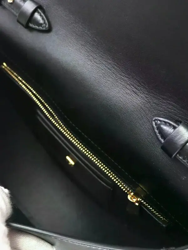 FERRAGAMO 2021-2026 Calfskin Aura Crescent Satchel