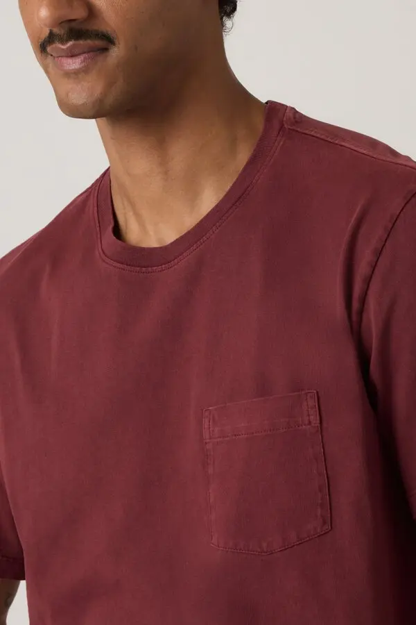 LEVI'S Essential Pocket Tee - Red