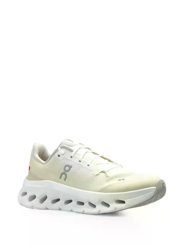 On Cloudtilt Low-top Running Trainers - White