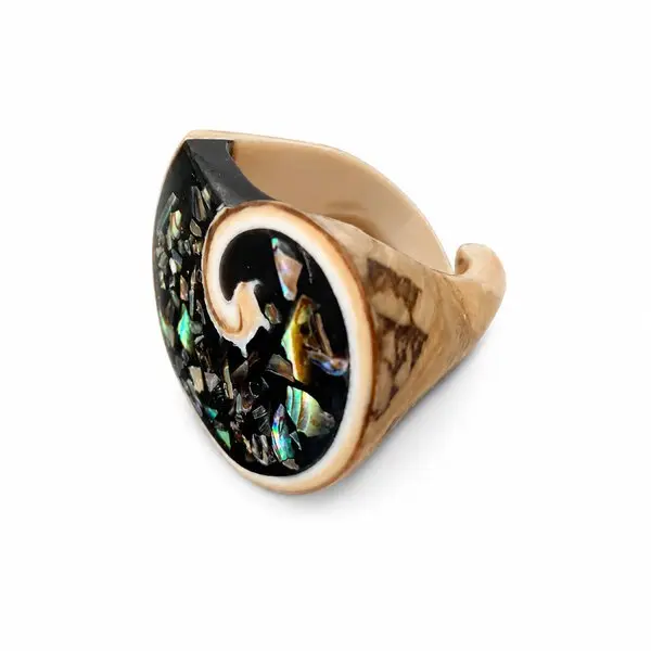 BELLUS DOMINA Black / Brown Chunky Black Shell Spiral Ring