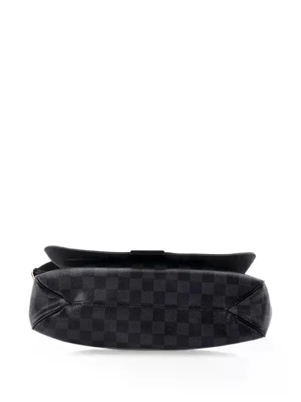 LOUIS VUITTON Damier Graphite Gm Messenger Bag