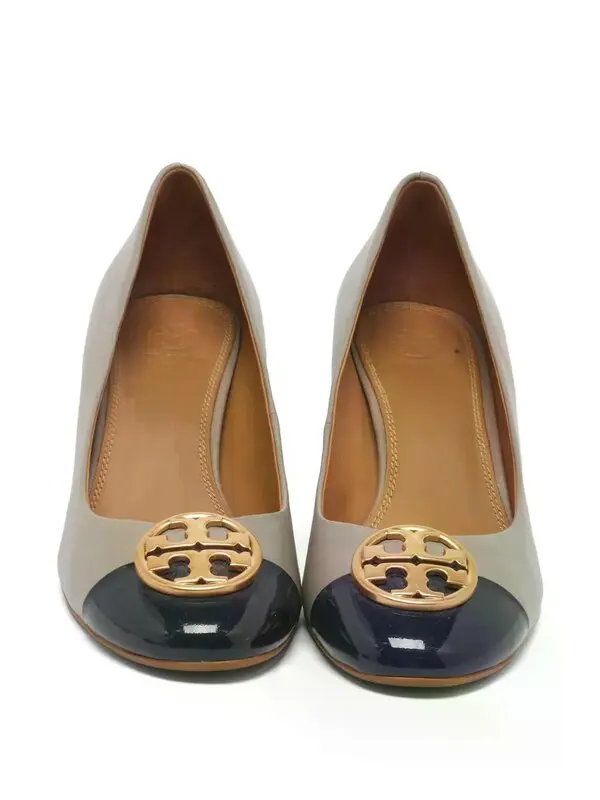Tory Burch Chelsea Block Heel Pumps With Gold-tone Double-t Medallion - Grey