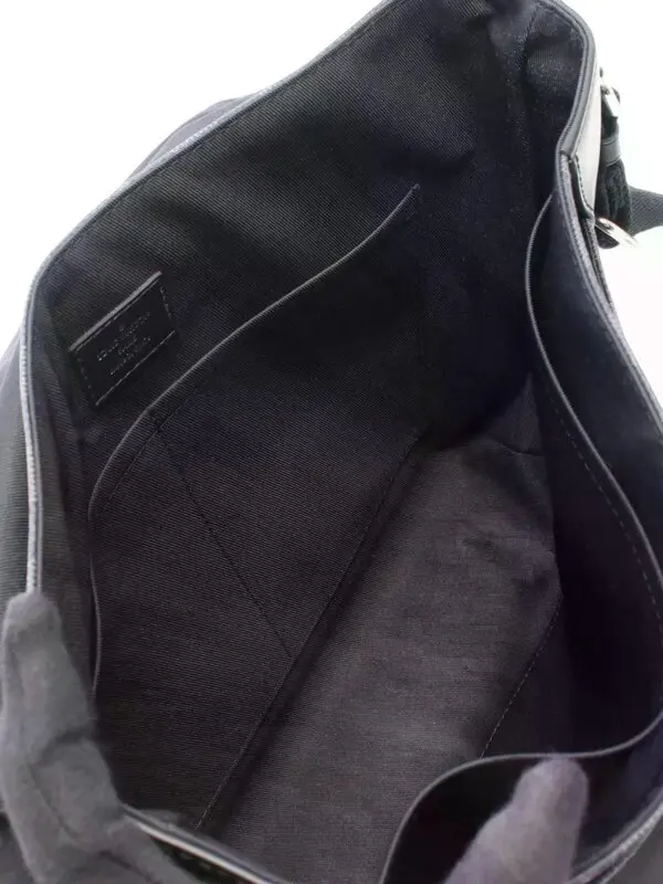 LOUIS VUITTON 2017 Mm District Messenger Bag