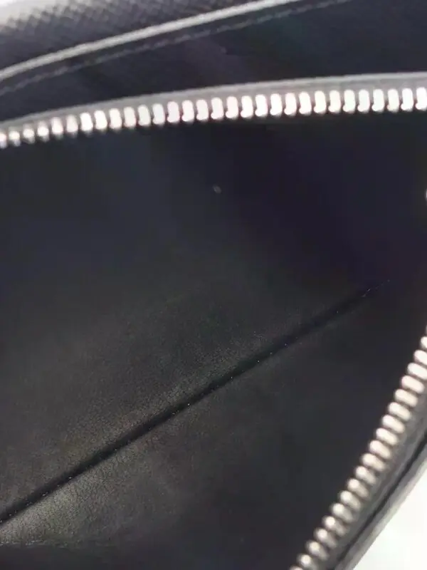 LOUIS VUITTON 2021 Brazza Taiga-leather Long Wallet