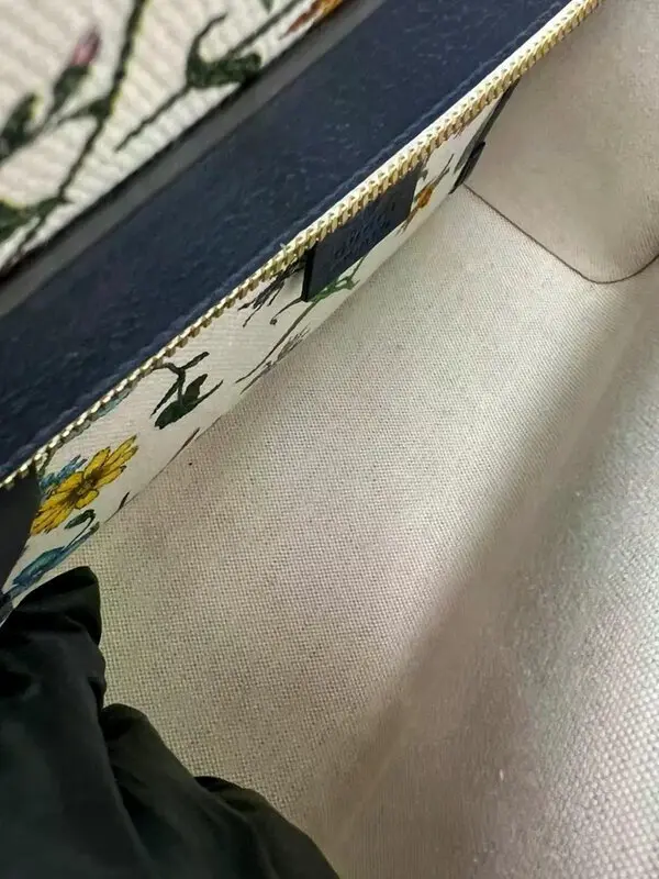 Gucci 2016-2026 Medium Canvas Flora Satchel