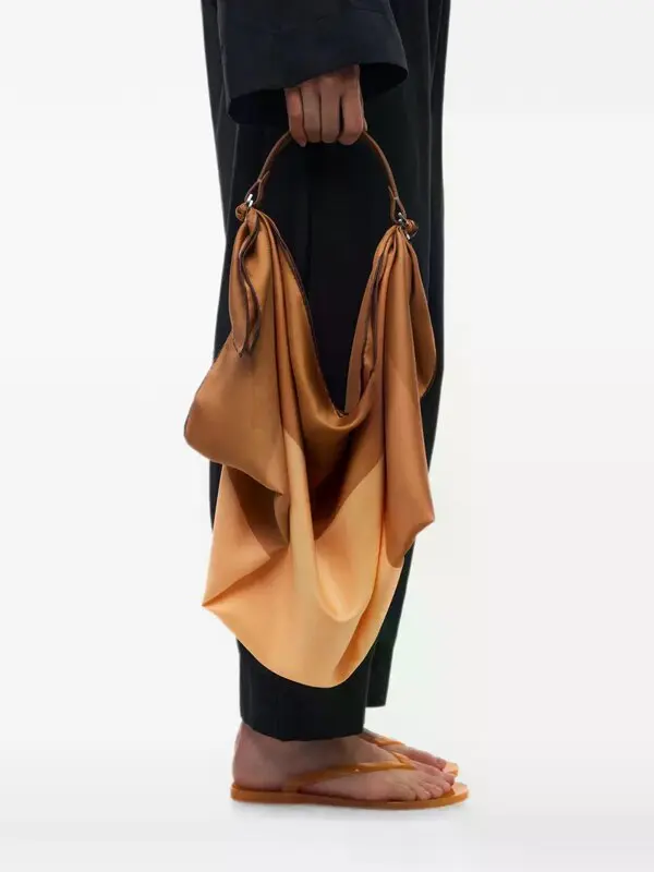 12 STOREEZ Gradient-effect Silk Scarf