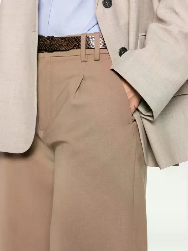 Closed Pleated Knee-length Shorts