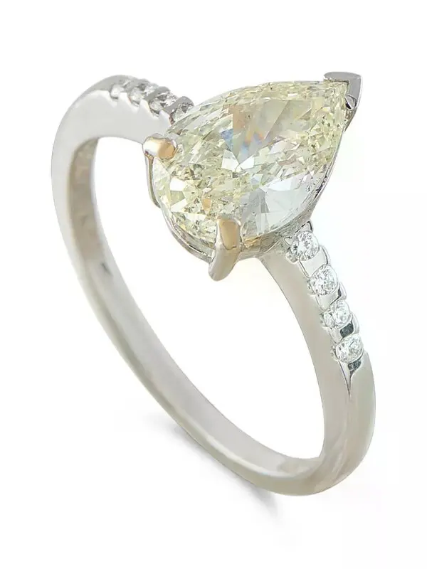 LB EXCLUSIVE Pear-shaped Diamond Ring