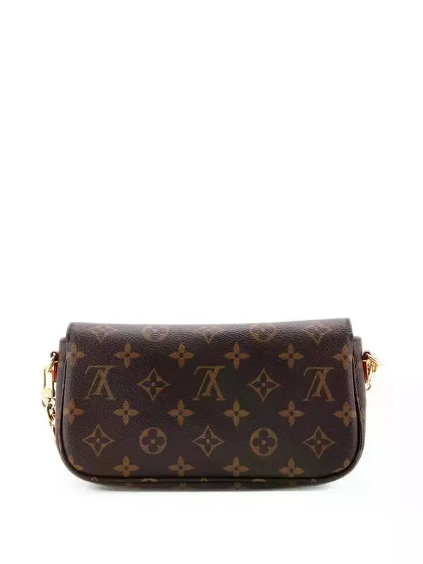 LOUIS VUITTON Ivy Wallet On Chain Monogram Canvas Shoulder Bag