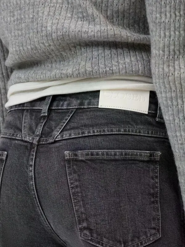 Closed Pedal Pusher Tapered Jeans