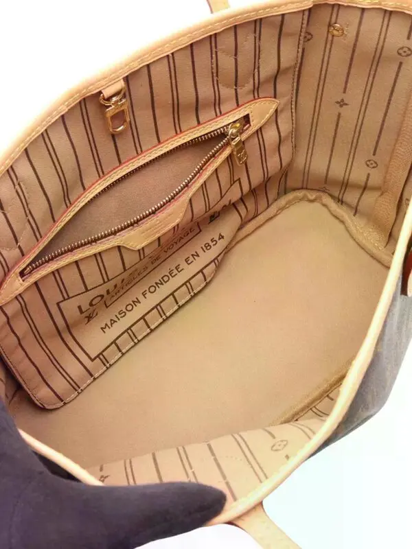 LOUIS VUITTON 2022 Monogram Neverfull Pm Tote Bag
