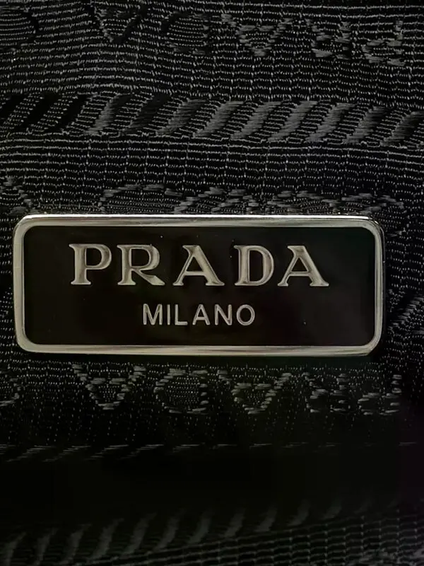 Prada Re-edition 2000 Shoulder Bag