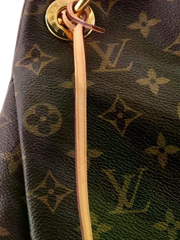 LOUIS VUITTON Artsy Monogram Canvas Mm Hobo Bag