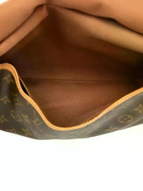 LOUIS VUITTON 1990 Monogram Saumur 30 Crossbody Bag