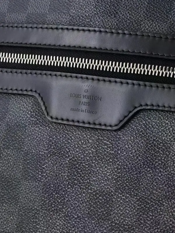 LOUIS VUITTON Damier Graphite Mm Messenger Bag