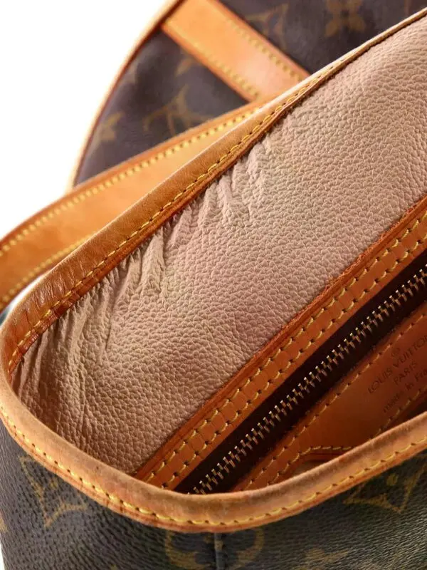 LOUIS VUITTON Monogram Canvas Gm Bucket Bag