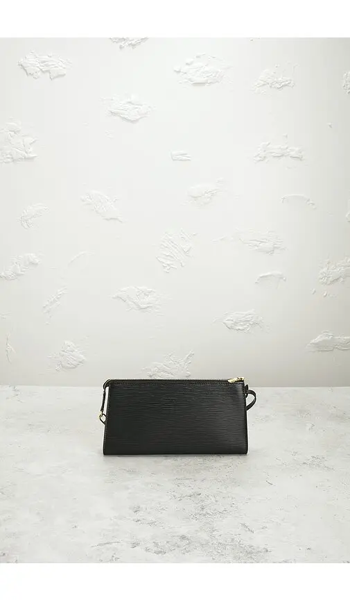 FWRD RENEW Louis Vuitton Epi Pochette Accessories 24 Shoulder Bag