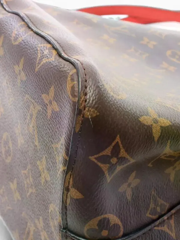 LOUIS VUITTON Néonoé Shoulder Bag