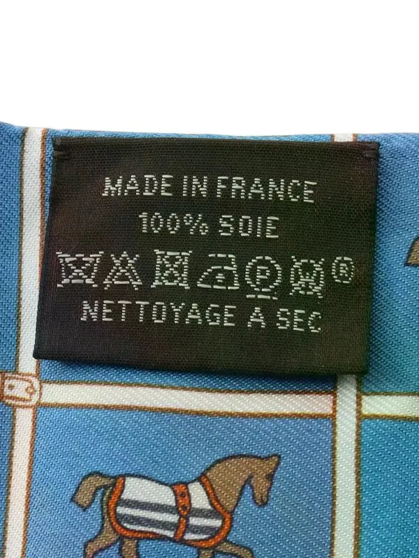 Hermès 2010s Couvertures Et Tenues De Jour Silk Scarf