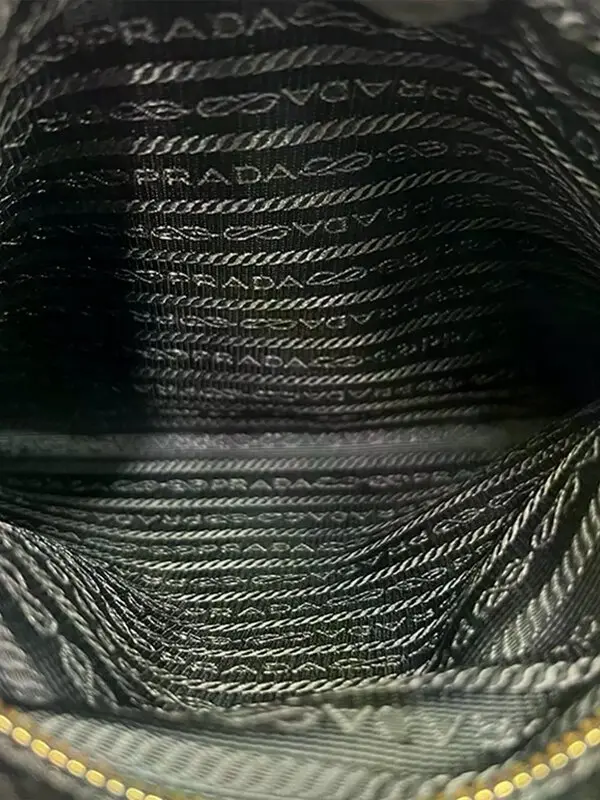 Prada 2010-2026 Vitello Daino Embossed Logo Tote Bag - Black