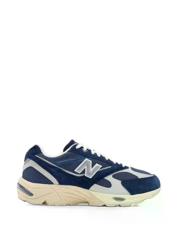 NEW BALANCE 880r Sneakers - Blue