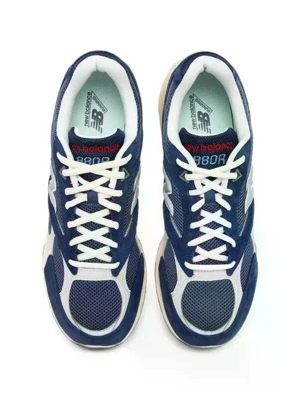 NEW BALANCE 880r Sneakers