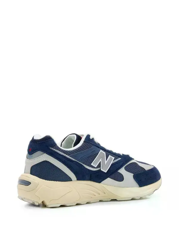 NEW BALANCE 880r Sneakers
